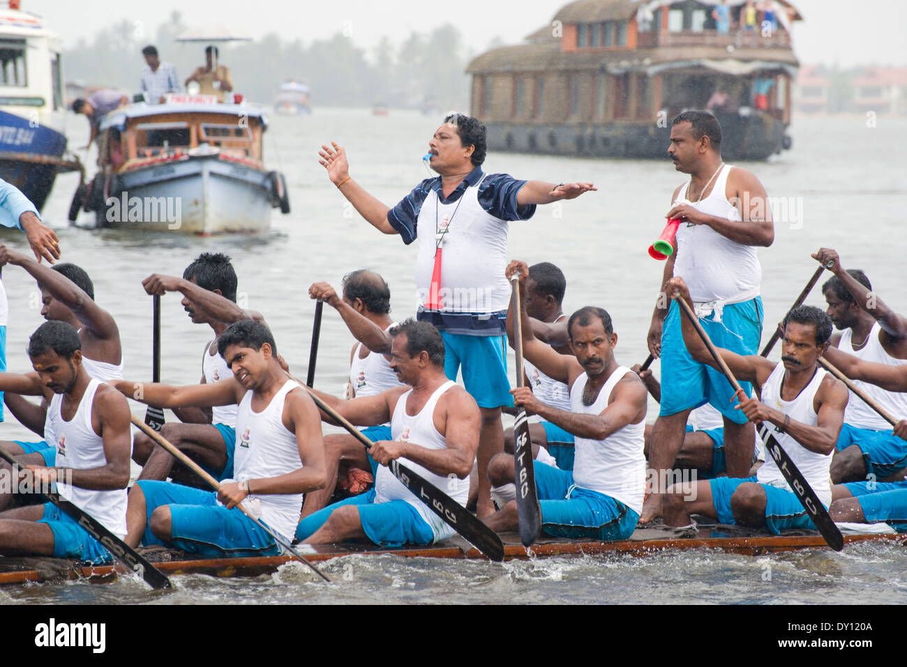 Vallam kali boat race hi-res stock photography and images - Alamy
