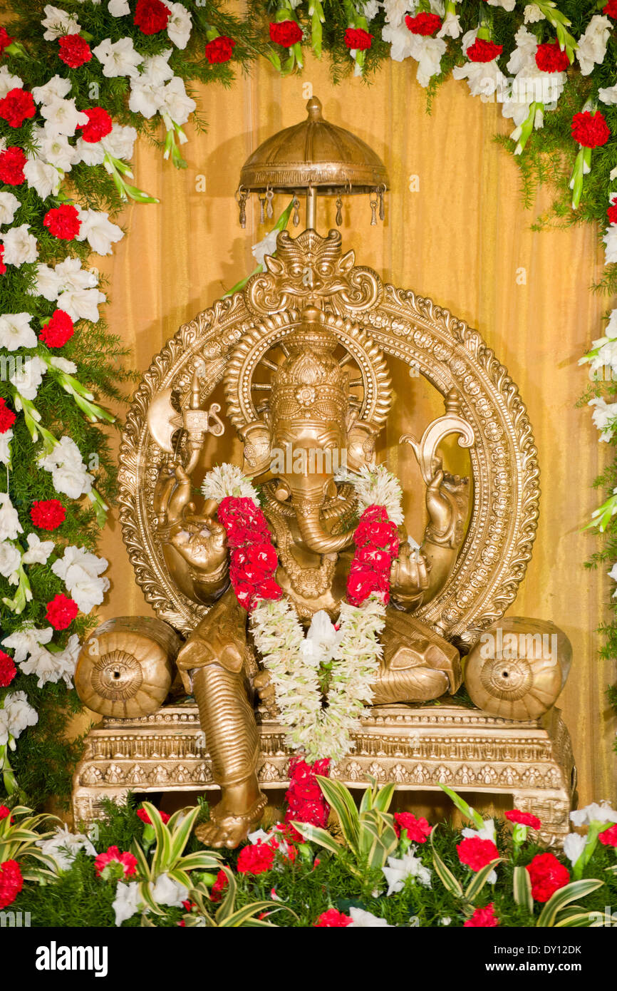 Ganesh At Wedding Beautiful Ganesha Decorated Pillars For Wedding