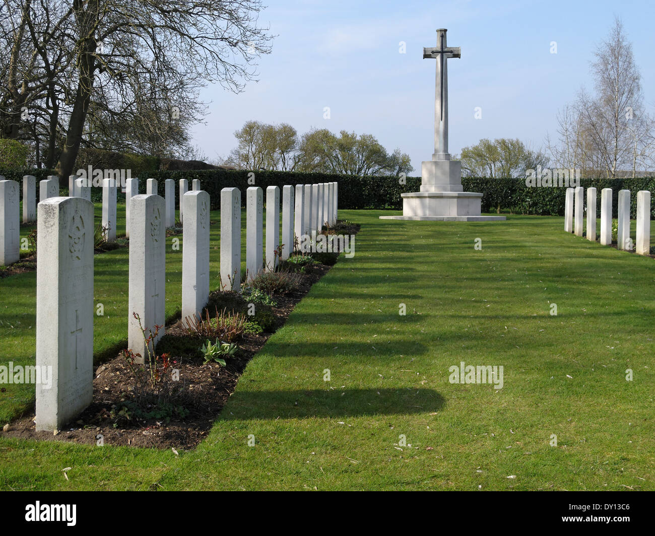 War graves at Scopwick Church Burial Ground, Lincolnshire, England ...