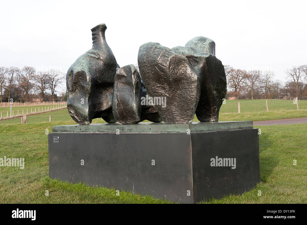 Henry moore reclining figure hi-res stock photography and images - Alamy