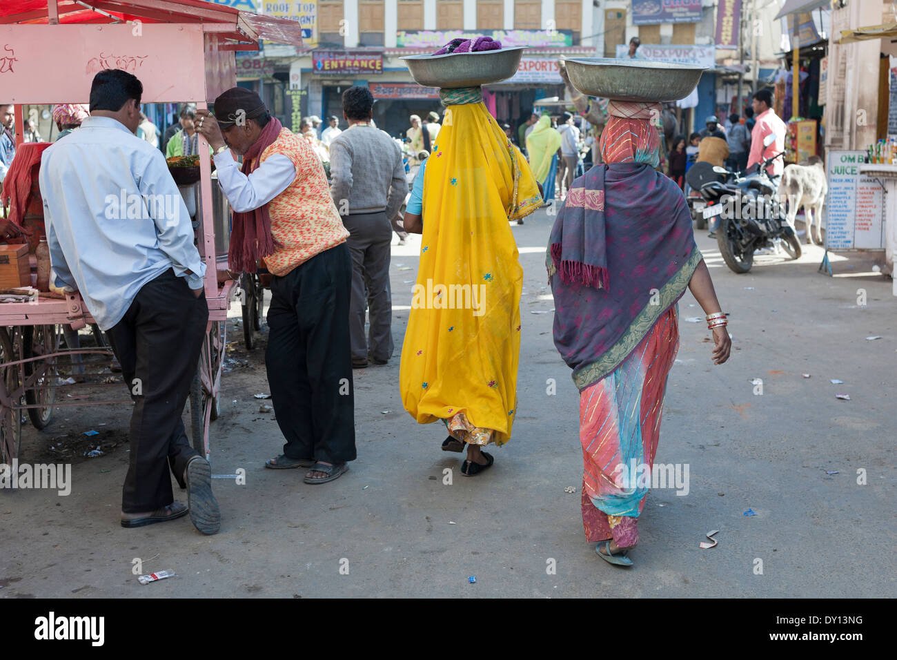 India rajasthan pushkar main street hi-res stock photography and images ...
