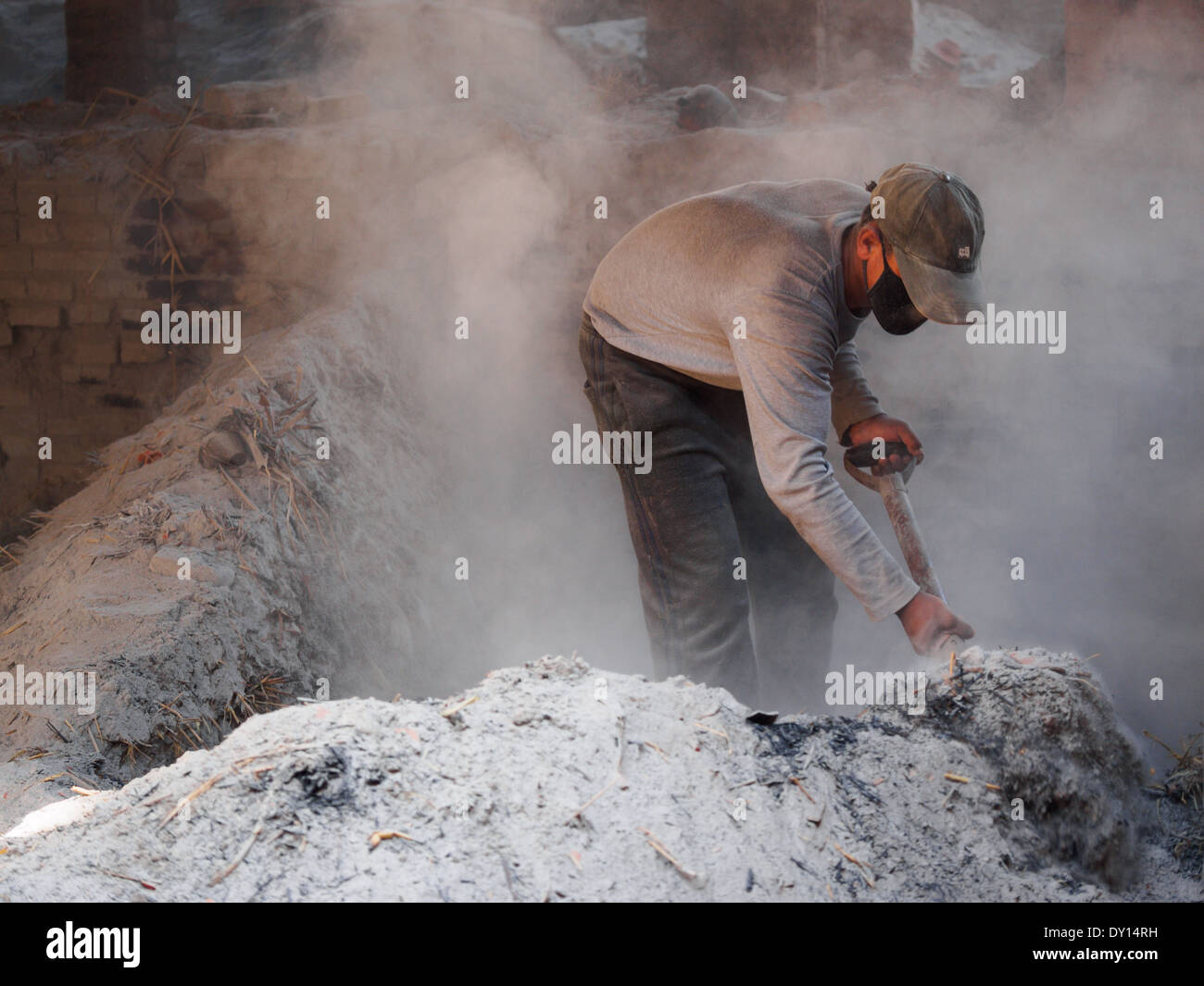 Kiln pottery fire hi-res stock photography and images - Alamy