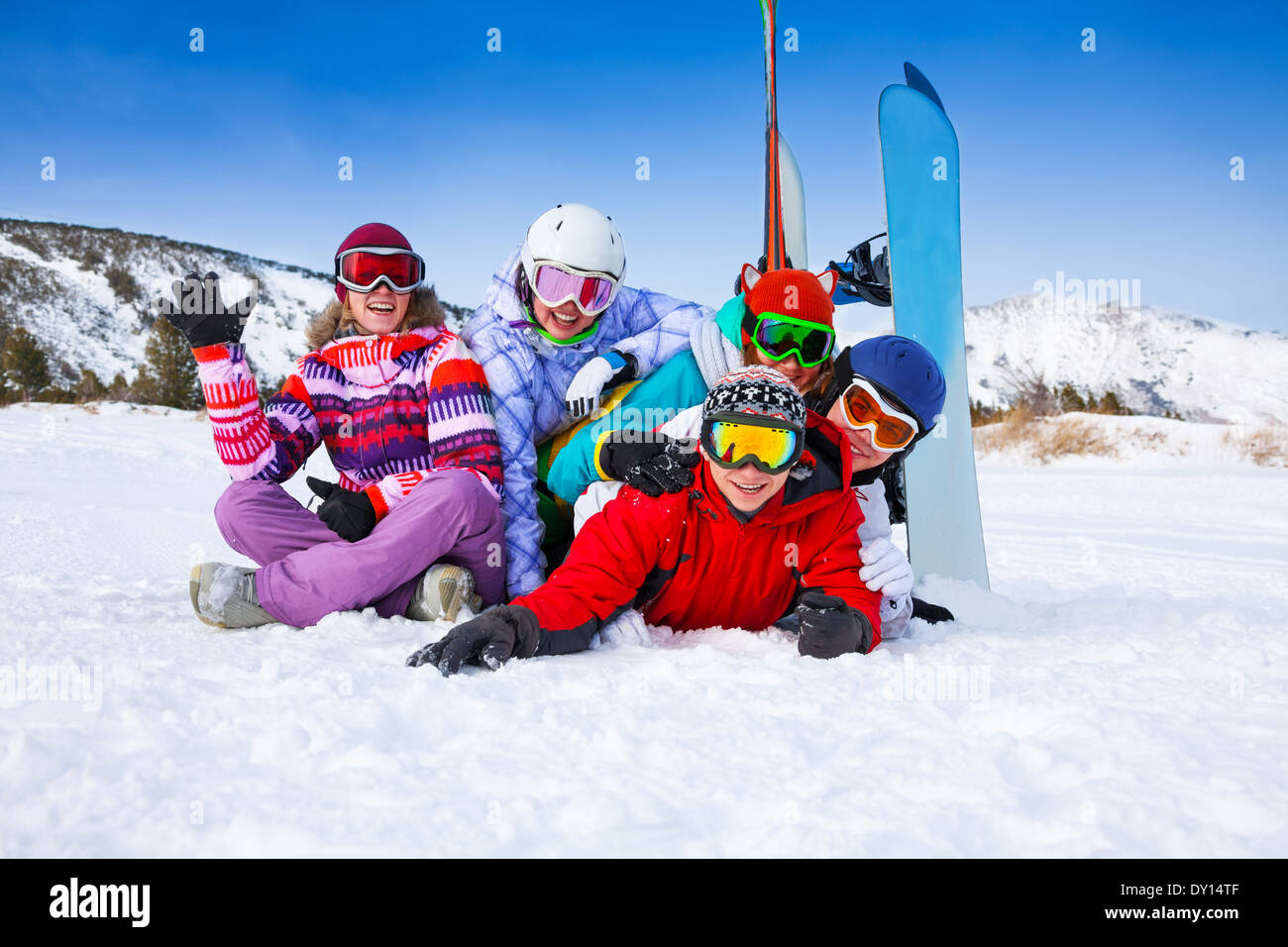 Smiling group guys hi-res stock photography and images - Alamy