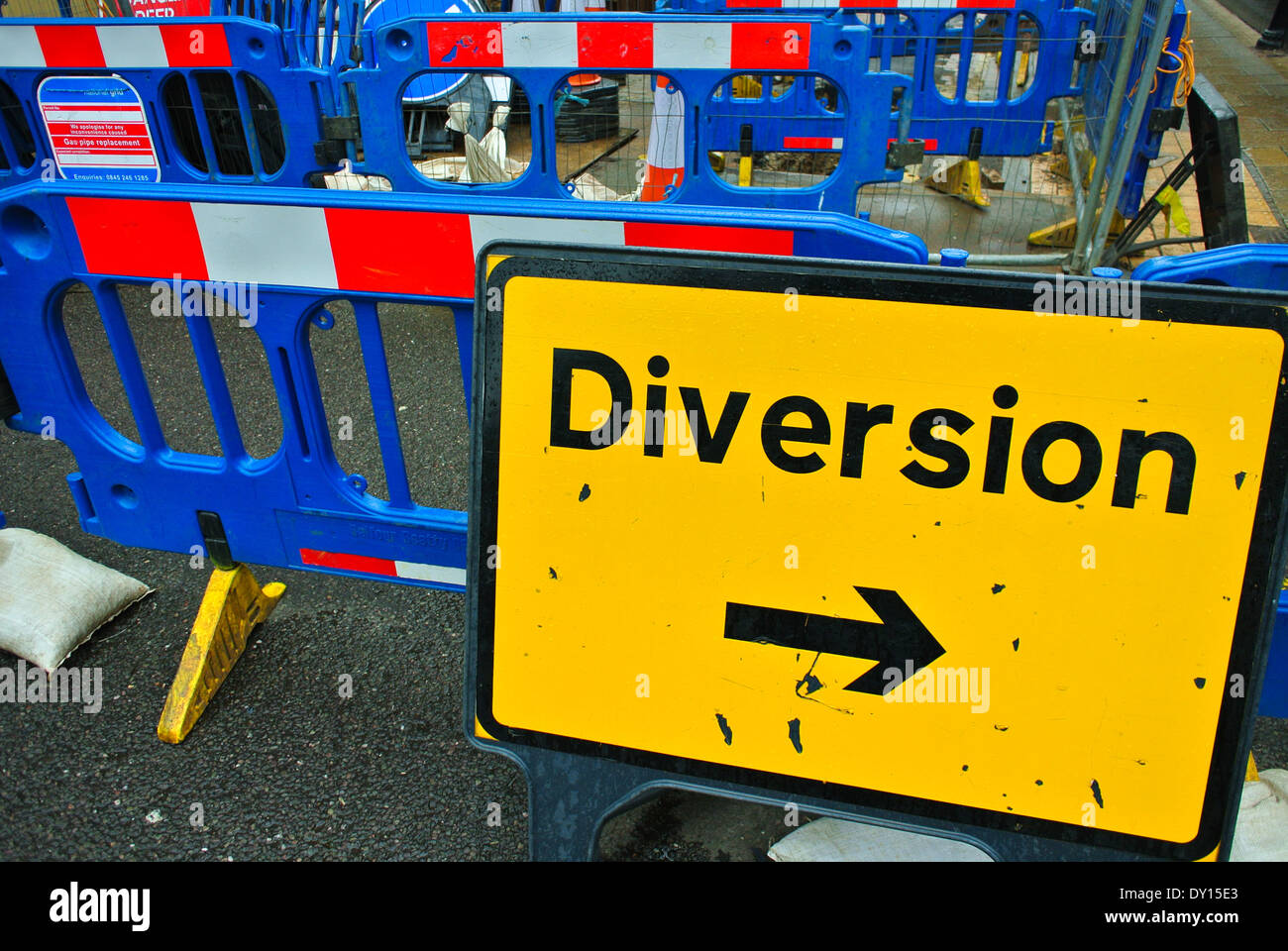 Yellow diversion street sign Stock Photo - Alamy