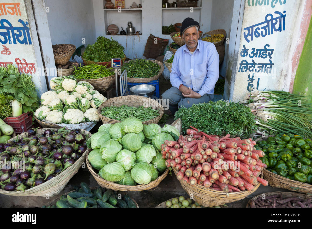 Indian vegetable store hi-res stock photography and images - Alamy