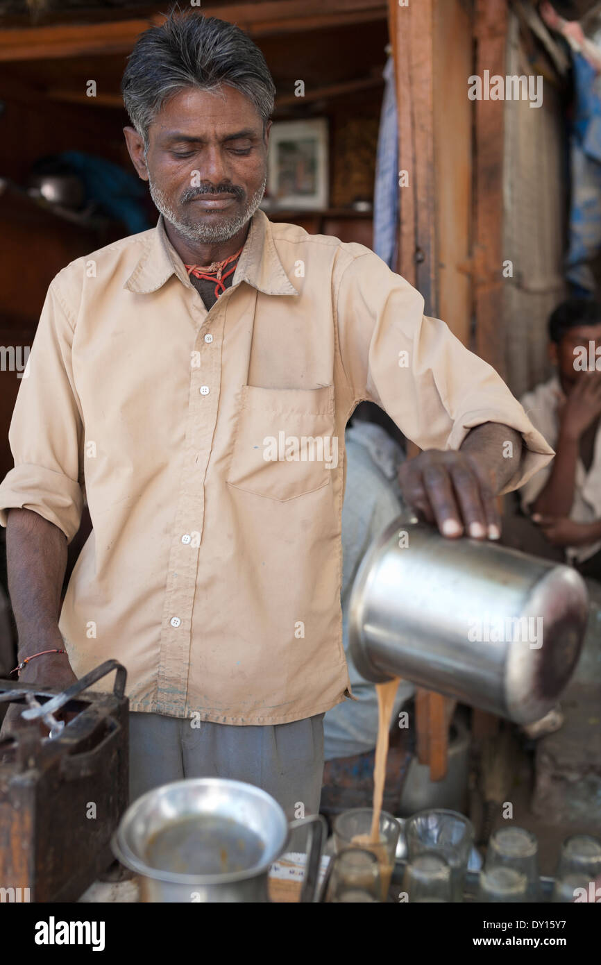 Udaipur, Rajasthan, India. Chai wallah Stock Photo - Alamy