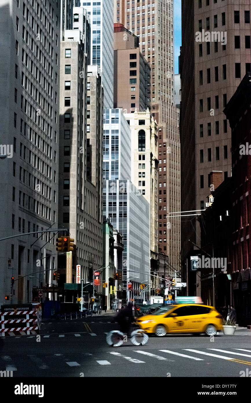 Yellow taxi cab in Manhattan Stock Photo - Alamy