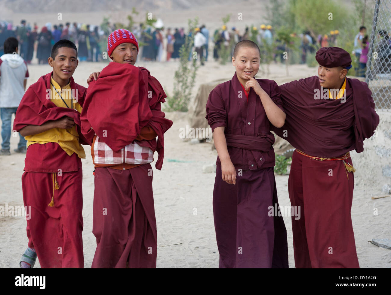 Group of tibetan nuns hi-res stock photography and images - Alamy