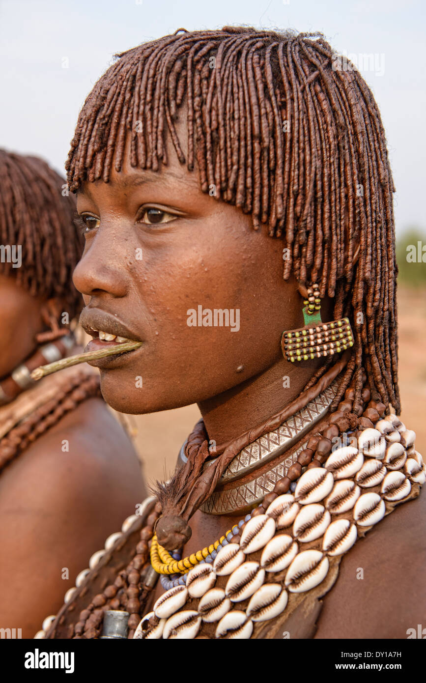 Hamer girl in her village near Turmi in the Omo Valley, Ethiopia Stock ...
