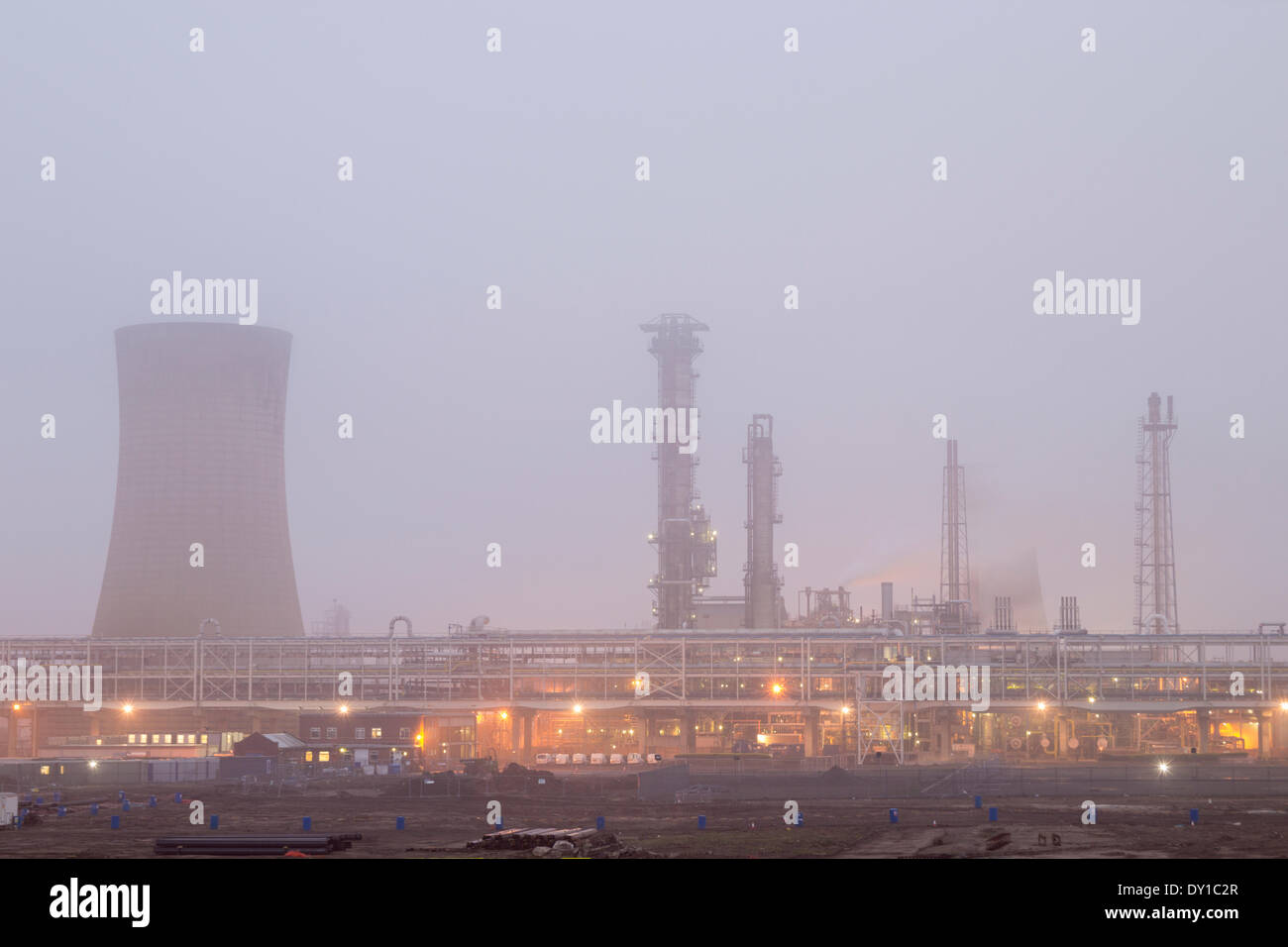 Billingham, UK. 03rd Apr, 2014. A Haze of low cloud and msit over ...