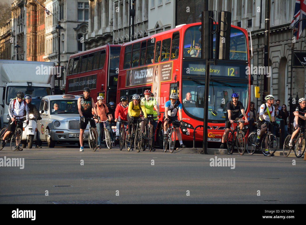 Bike commuters london hi-res stock photography and images - Alamy