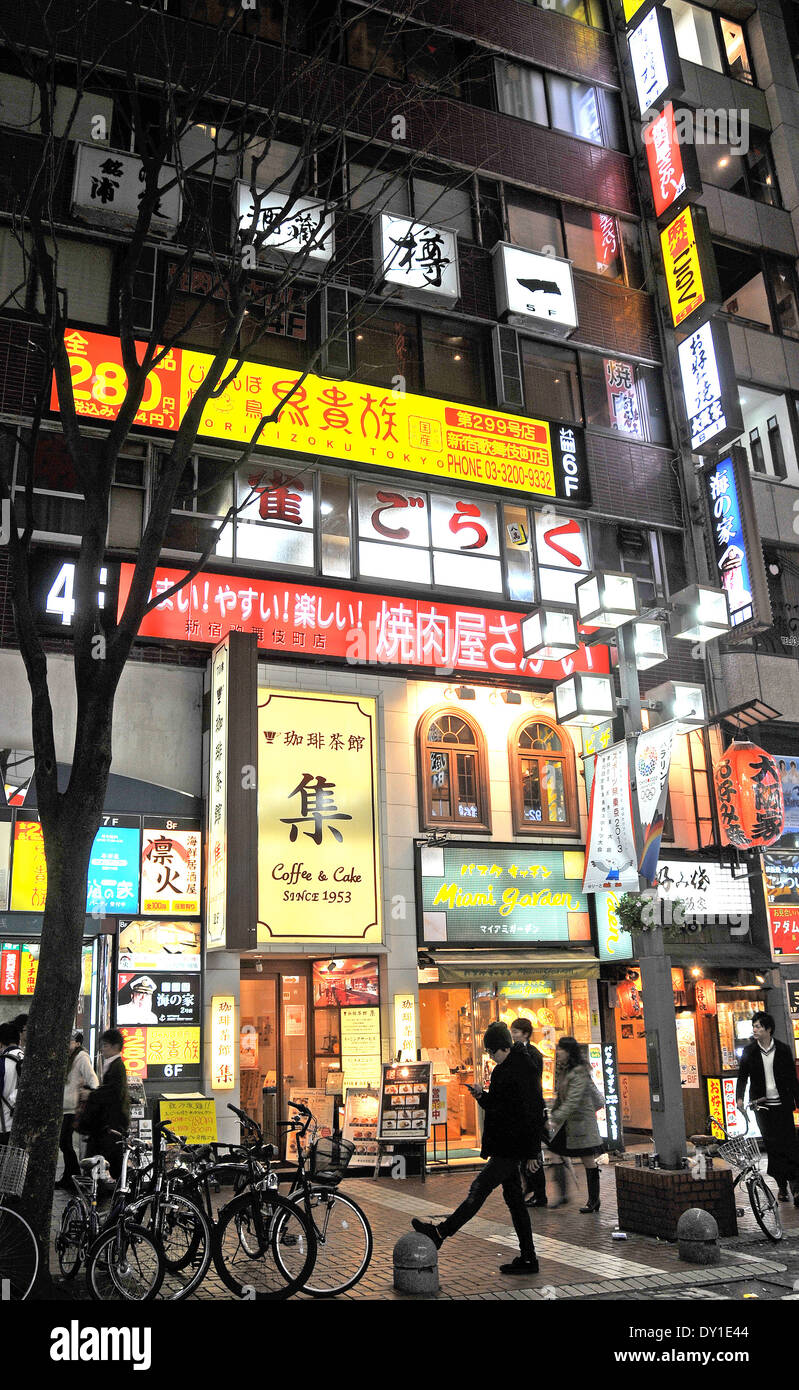 night life Shinjuku Tokyo Stock Photo - Alamy
