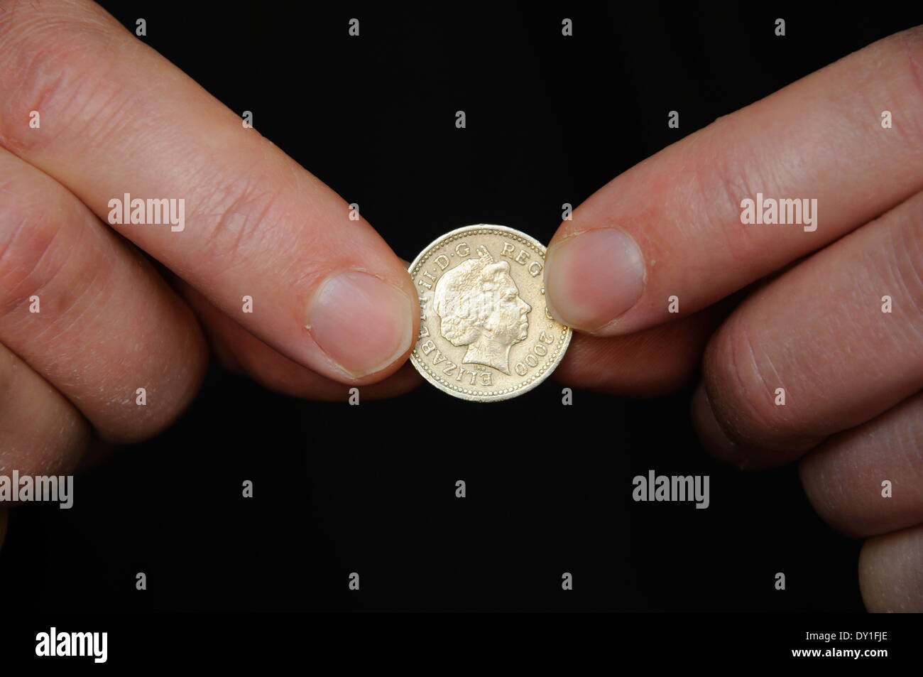 Scottish pound coin hand hi-res stock photography and images - Alamy