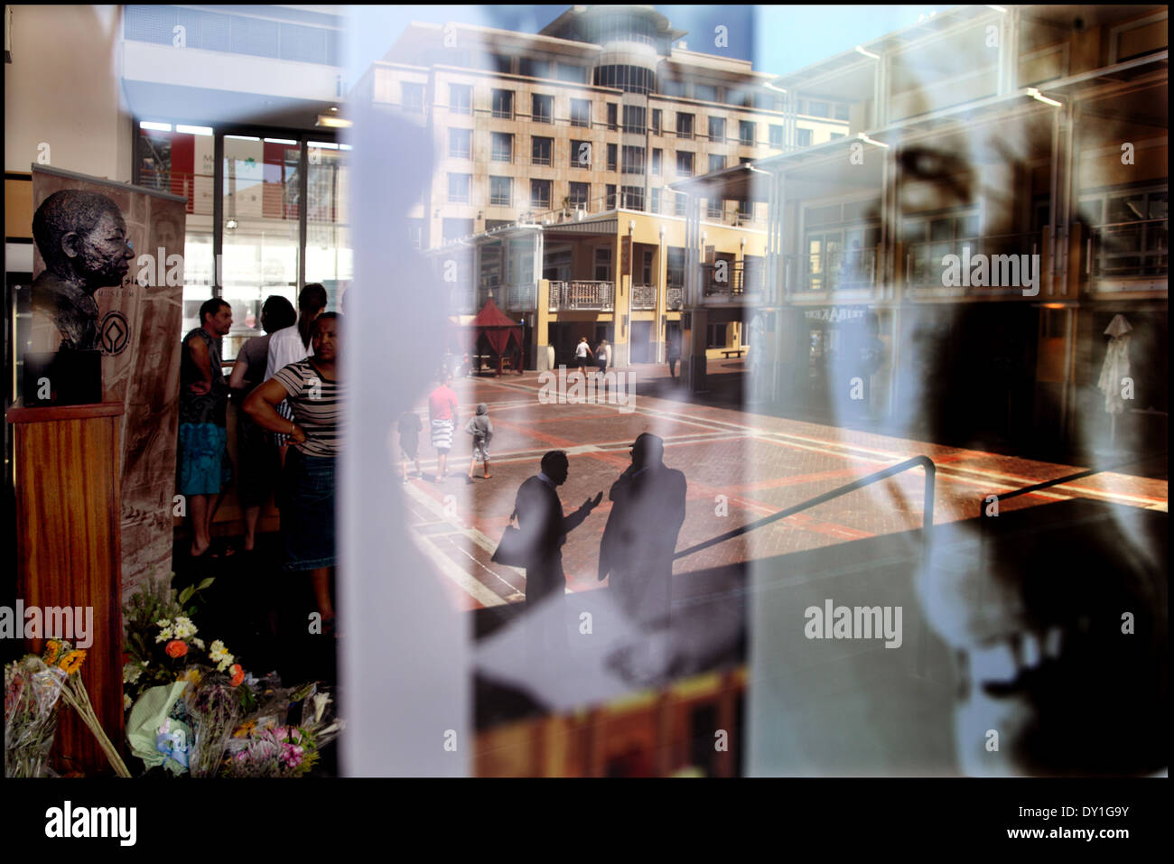 Nelson mandela gateway hi-res stock photography and images - Alamy