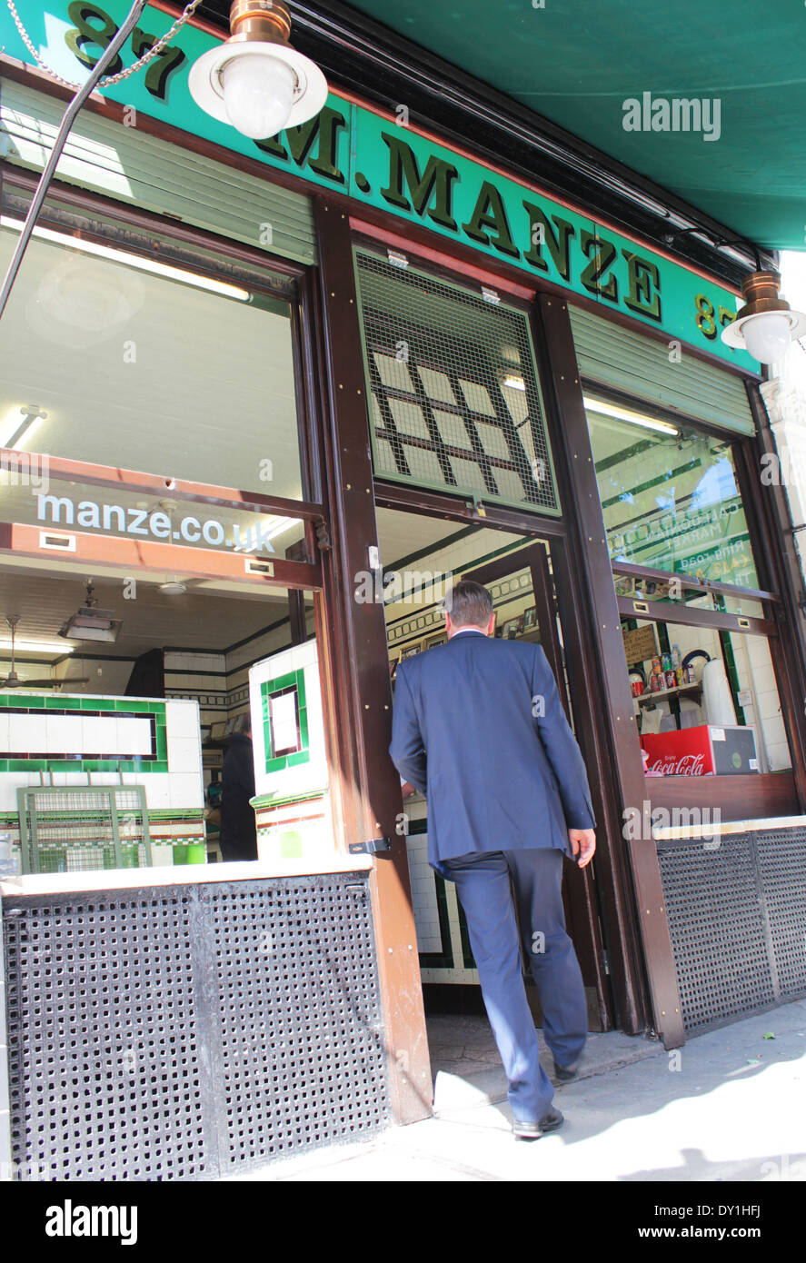 Eel and pie shop hi-res stock photography and images - Alamy