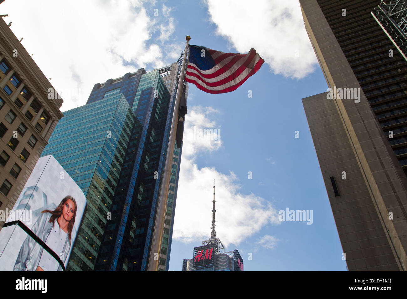 The times square american flag hi-res stock photography and images - Alamy