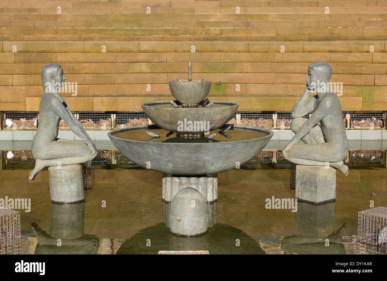 Figures in water hi-res stock photography and images - Alamy