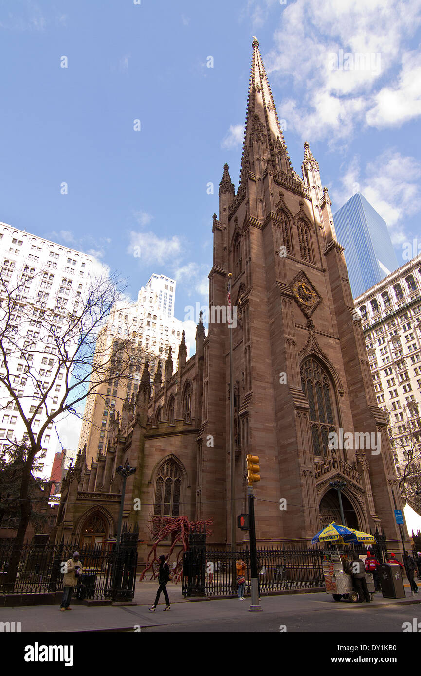 Trinity church and wall street hi-res stock photography and images - Alamy
