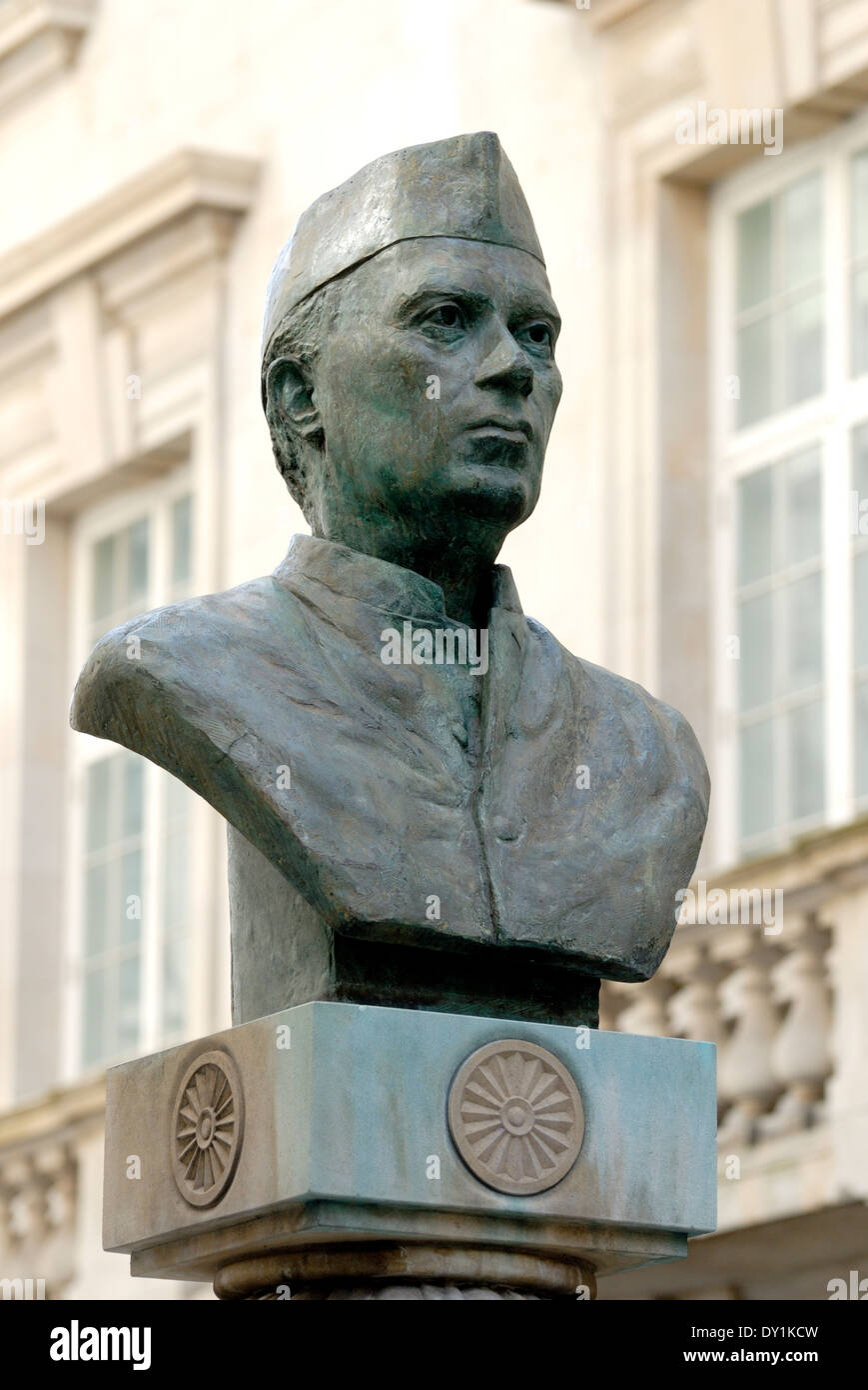 Nehru statue hi-res stock photography and images - Alamy