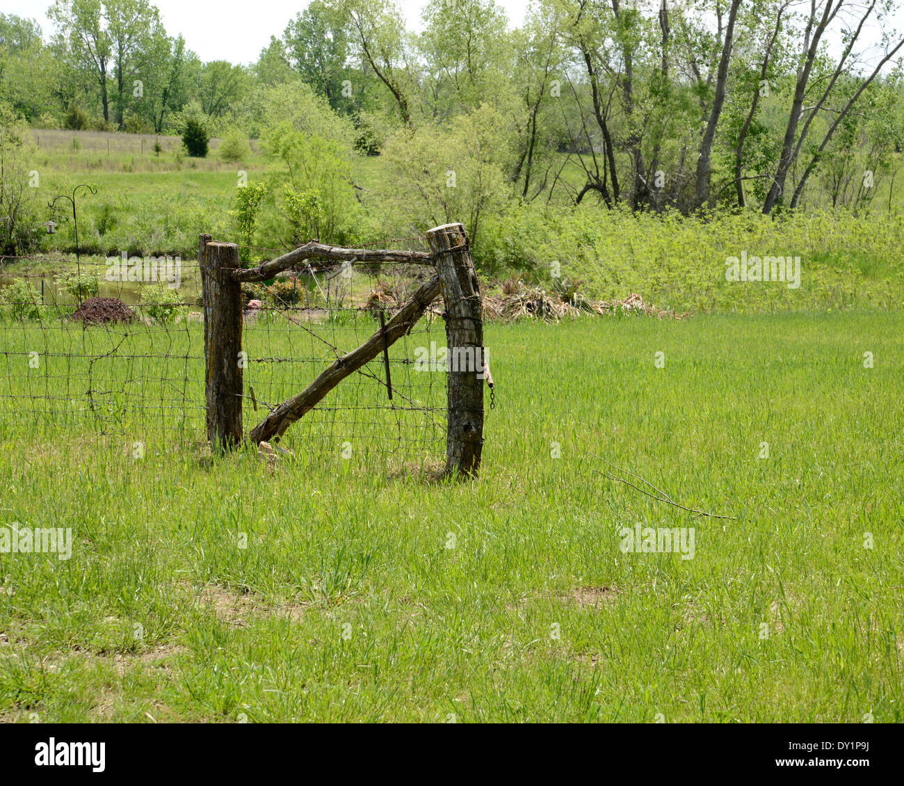 Old wooden field gate hi-res stock photography and images - Alamy