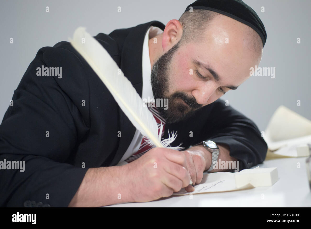 Jewish write hi-res stock photography and images - Alamy