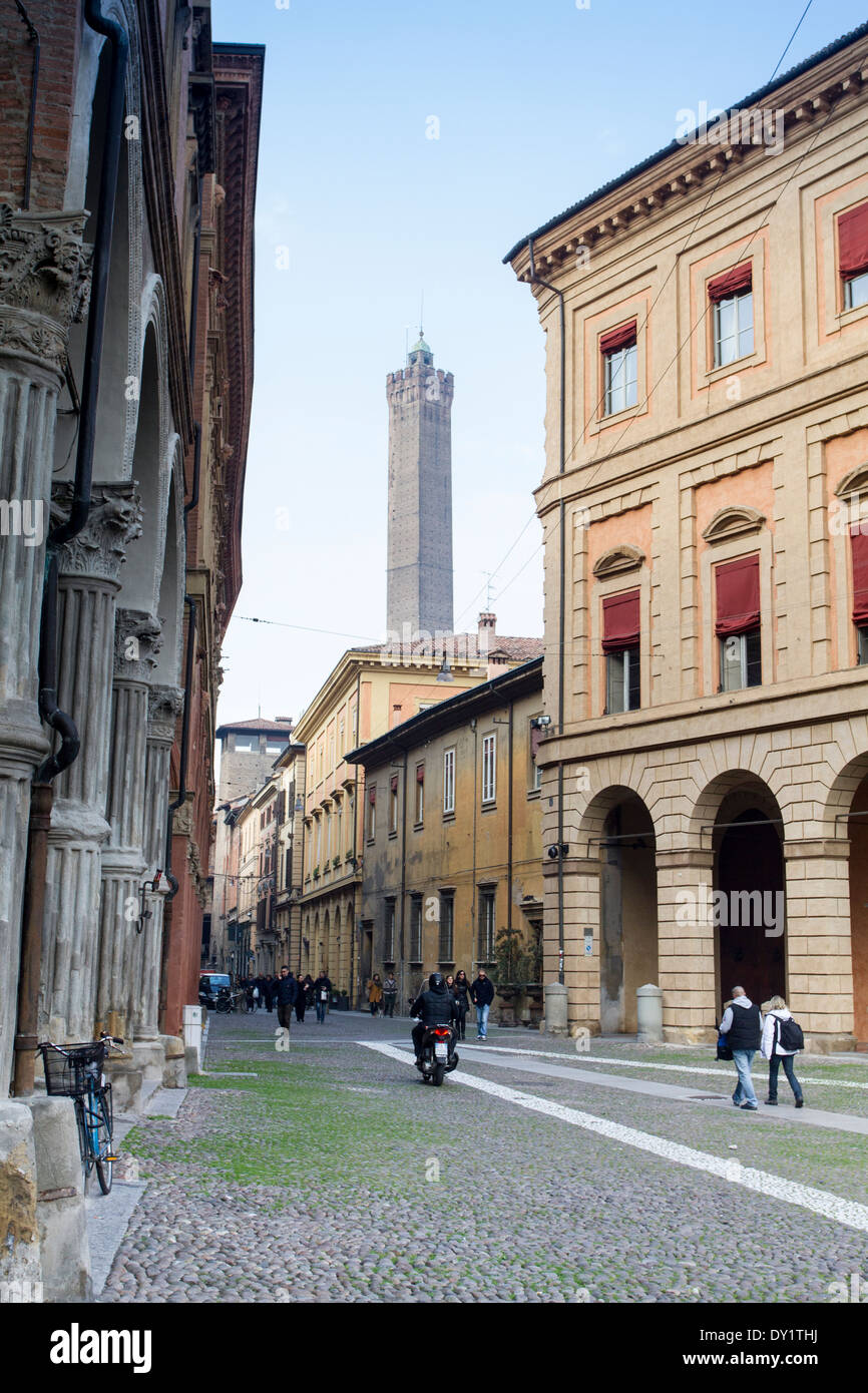 Asinelli tower, Bologna, Emilia Romagna, Italy Stock Photo - Alamy