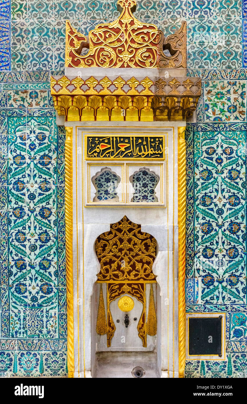 Washing area in the Harem of the Topkapi Palace (Topkapi Sarayi ...
