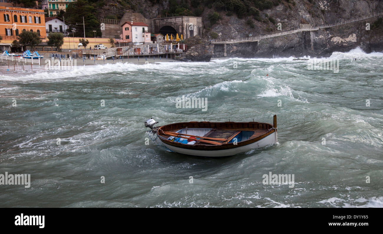Waves tossing boat hi-res stock photography and images - Alamy