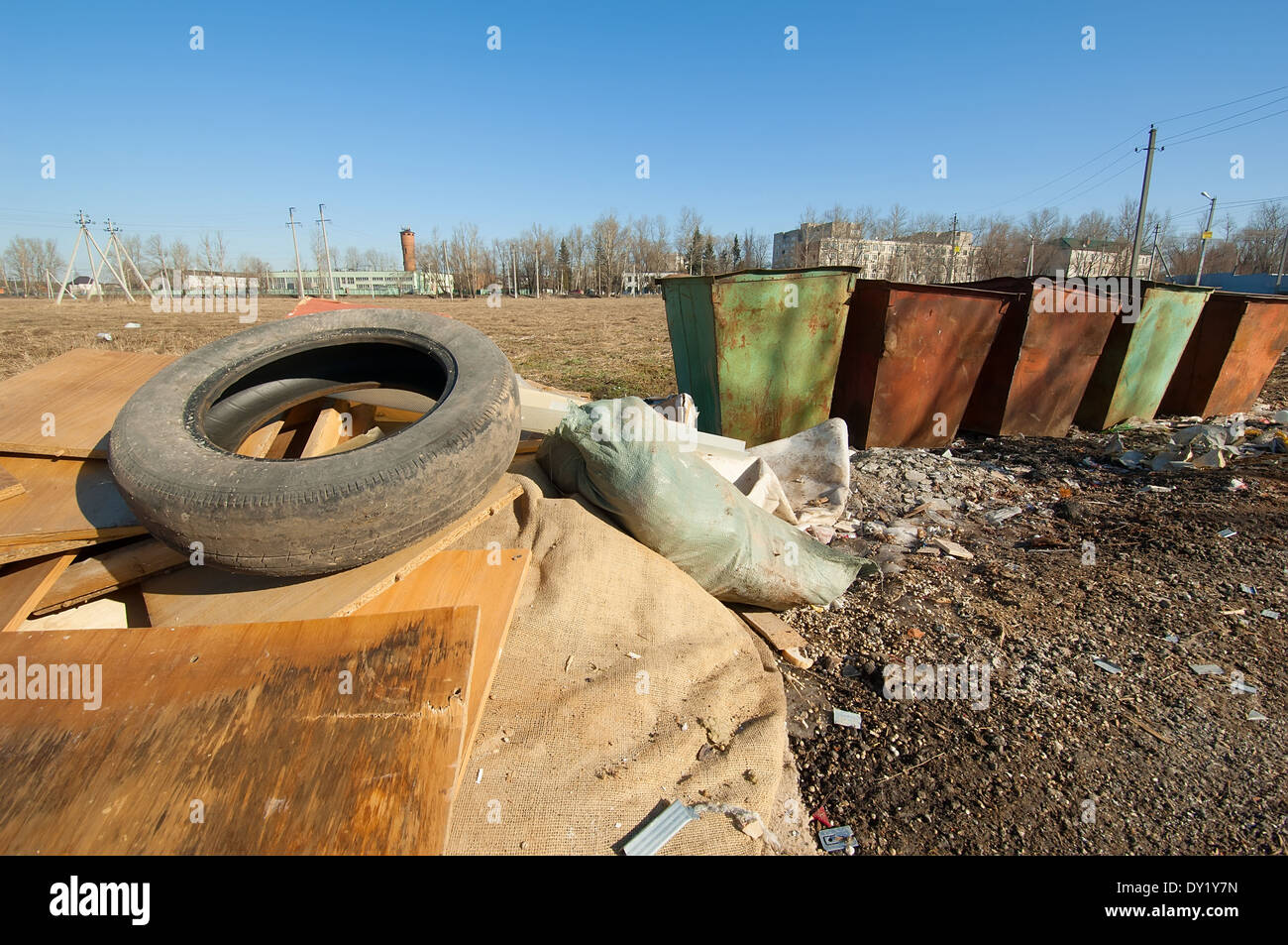 Objects in a trash can hi-res stock photography and images - Alamy