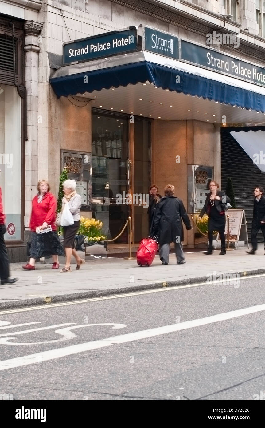 Strand palace hi-res stock photography and images - Alamy