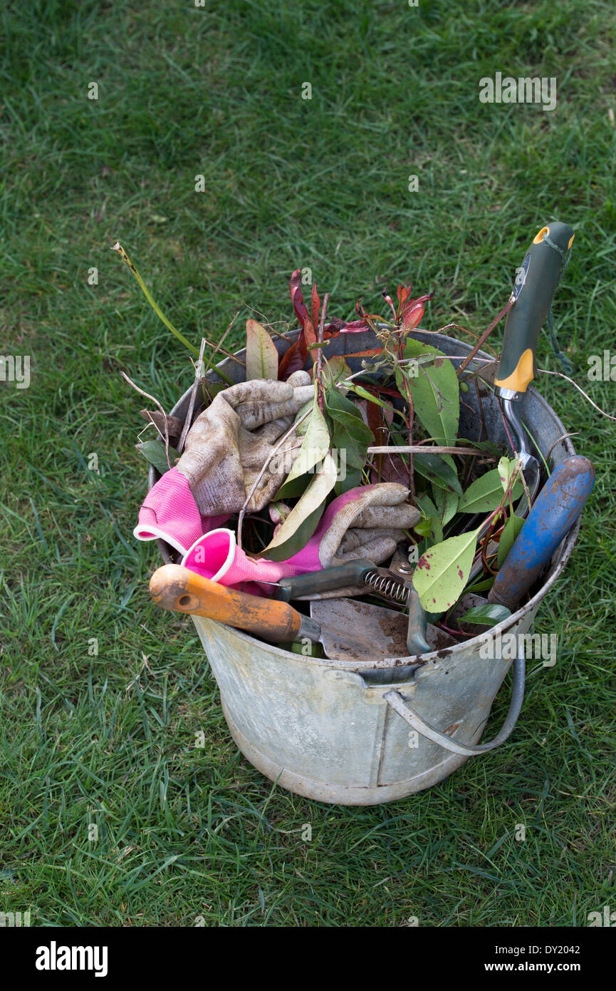 Weeding dead plants hi-res stock photography and images - Alamy