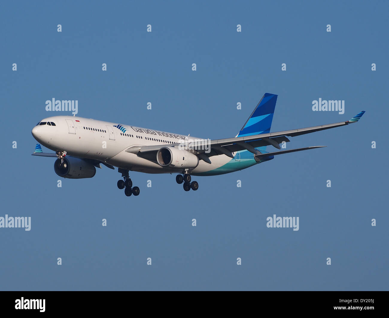Garuda indonesia aircraft hi-res stock photography and images - Alamy