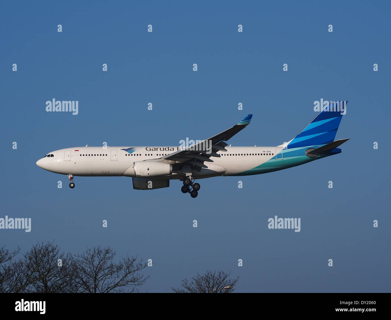 Garuda indonesia aircraft hi-res stock photography and images - Alamy