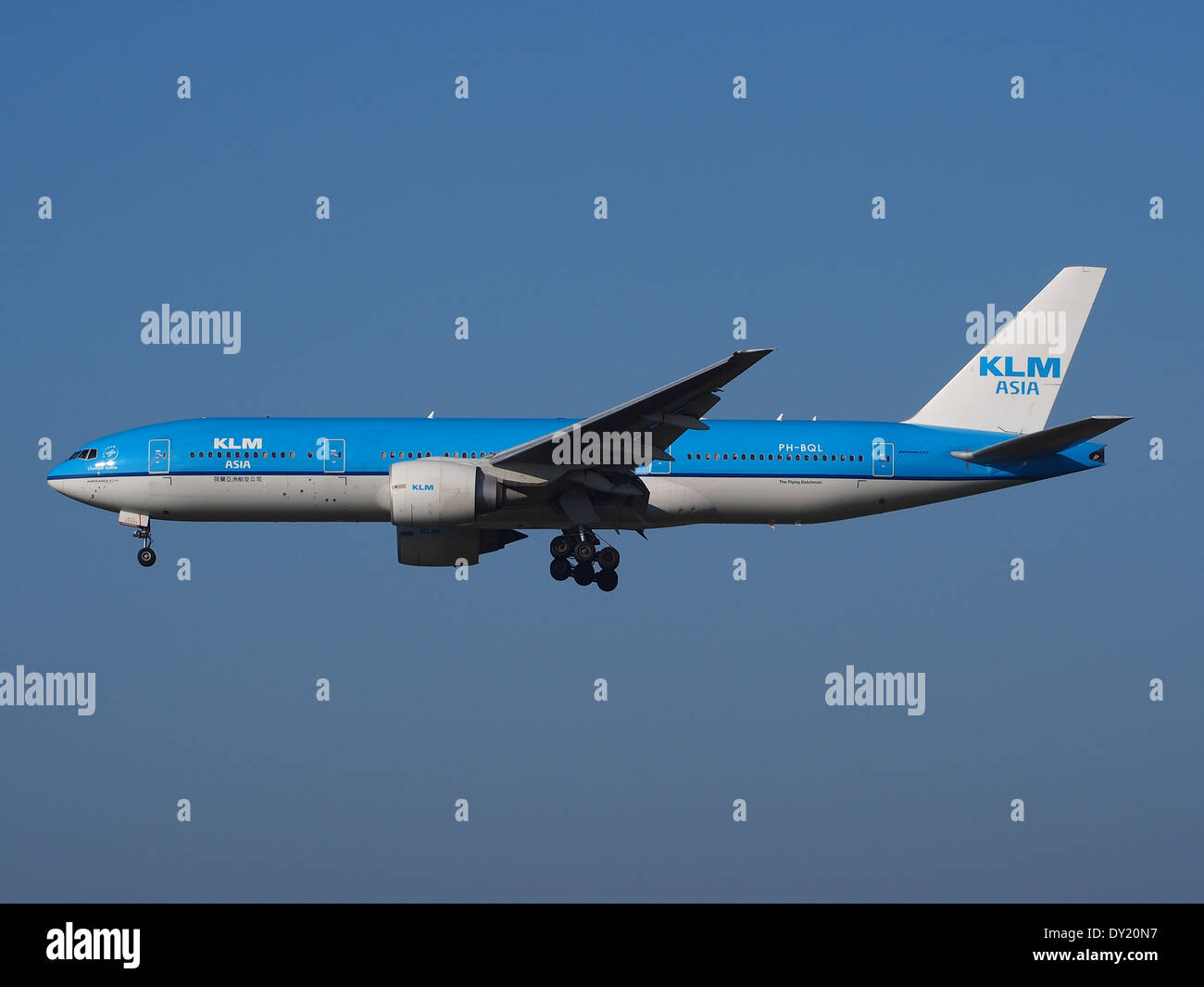 Boeing 777 wide body aircraft hi-res stock photography and images - Alamy