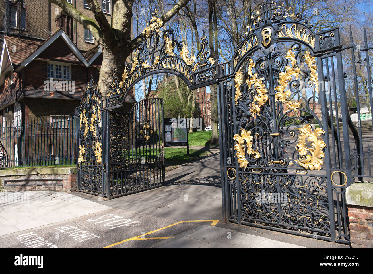 Ornate gold black gates hi-res stock photography and images - Alamy
