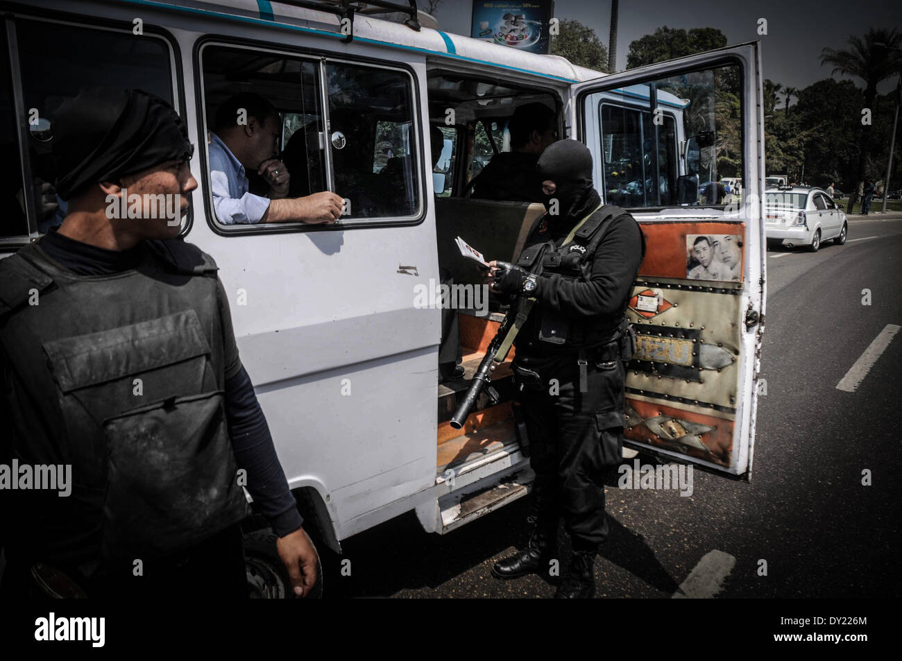 Cairo, Egypt. 3rd Apr, 2014. Egyptian Security forces increase controls ...