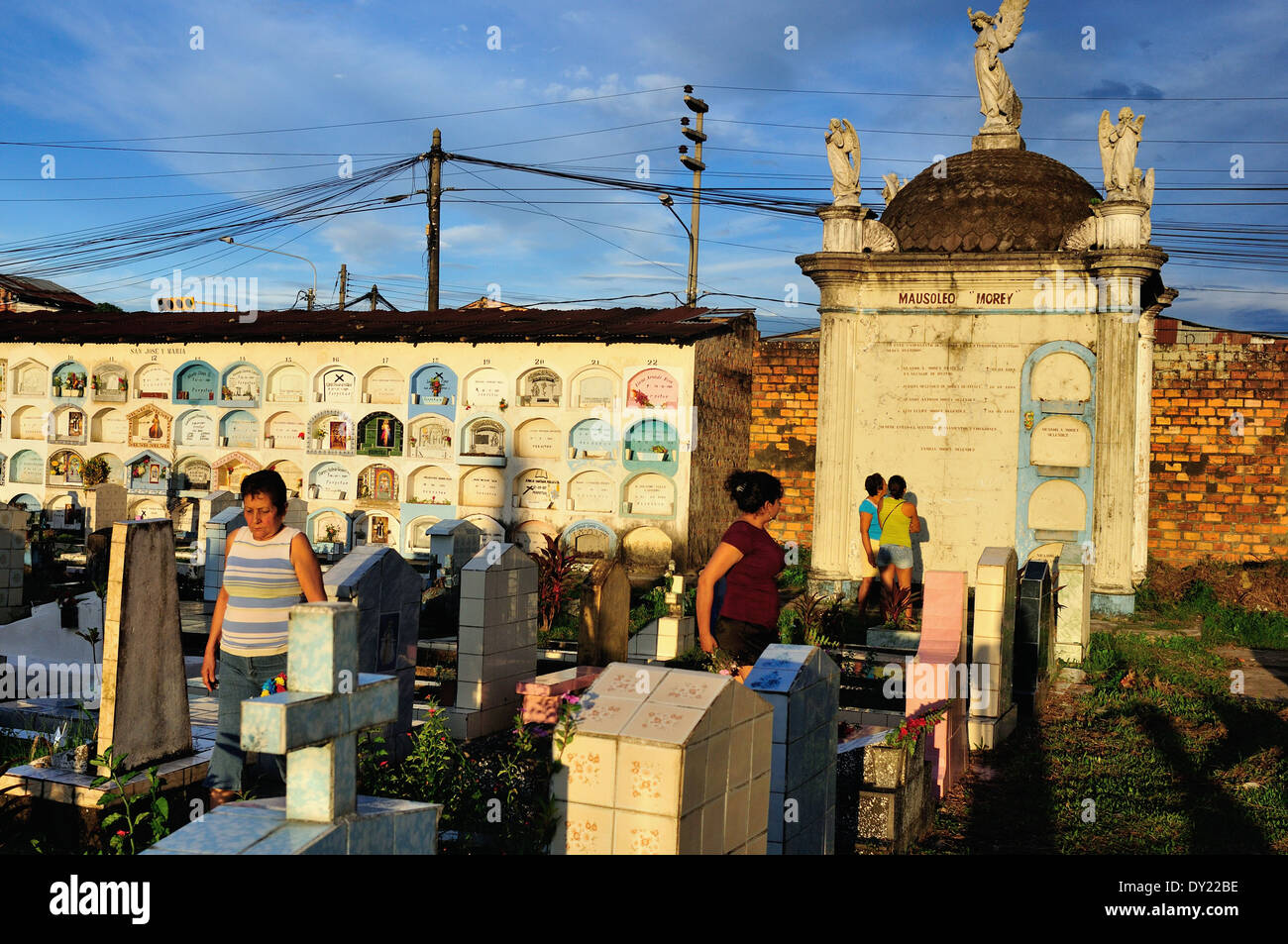 Mausoleo - Father's day - Cementerio General - Cemetery in IQUITOS ...