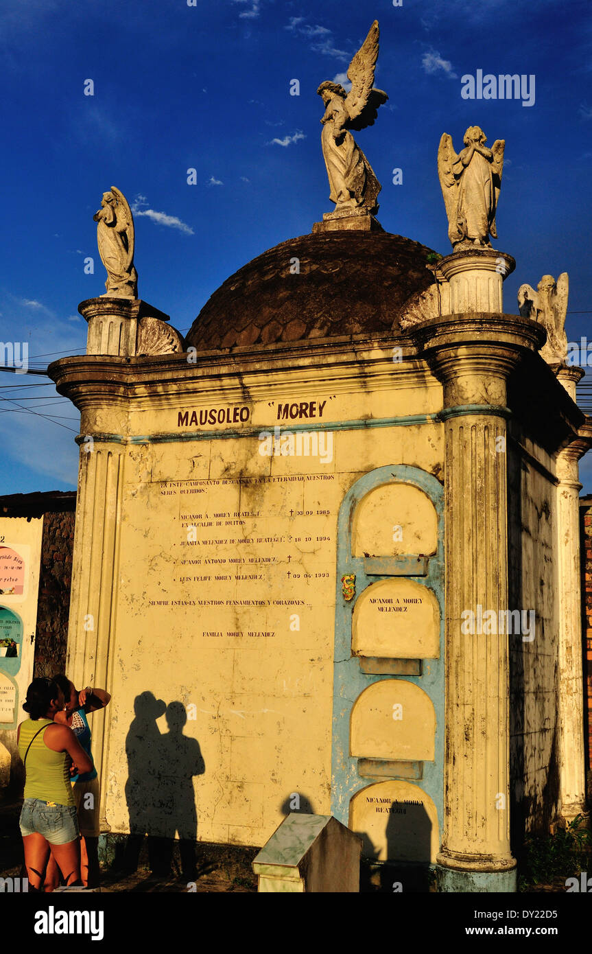 Mausoleo - Father's day - Cementerio General - Cemetery in IQUITOS ...