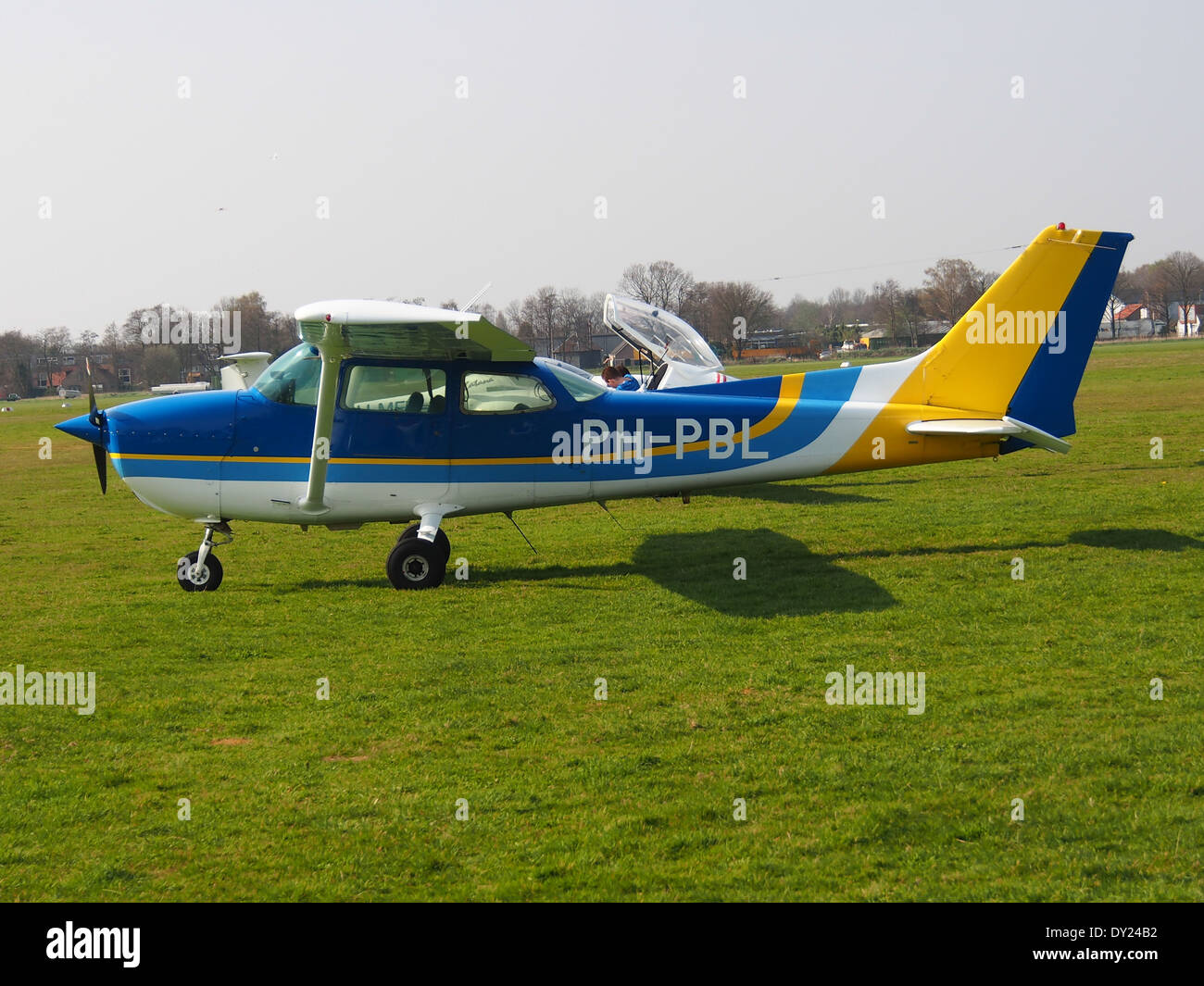 PH-PBL, Cessna 172M Skyhawk at Hilversum Airport (ICAO EHHV), photo1 ...