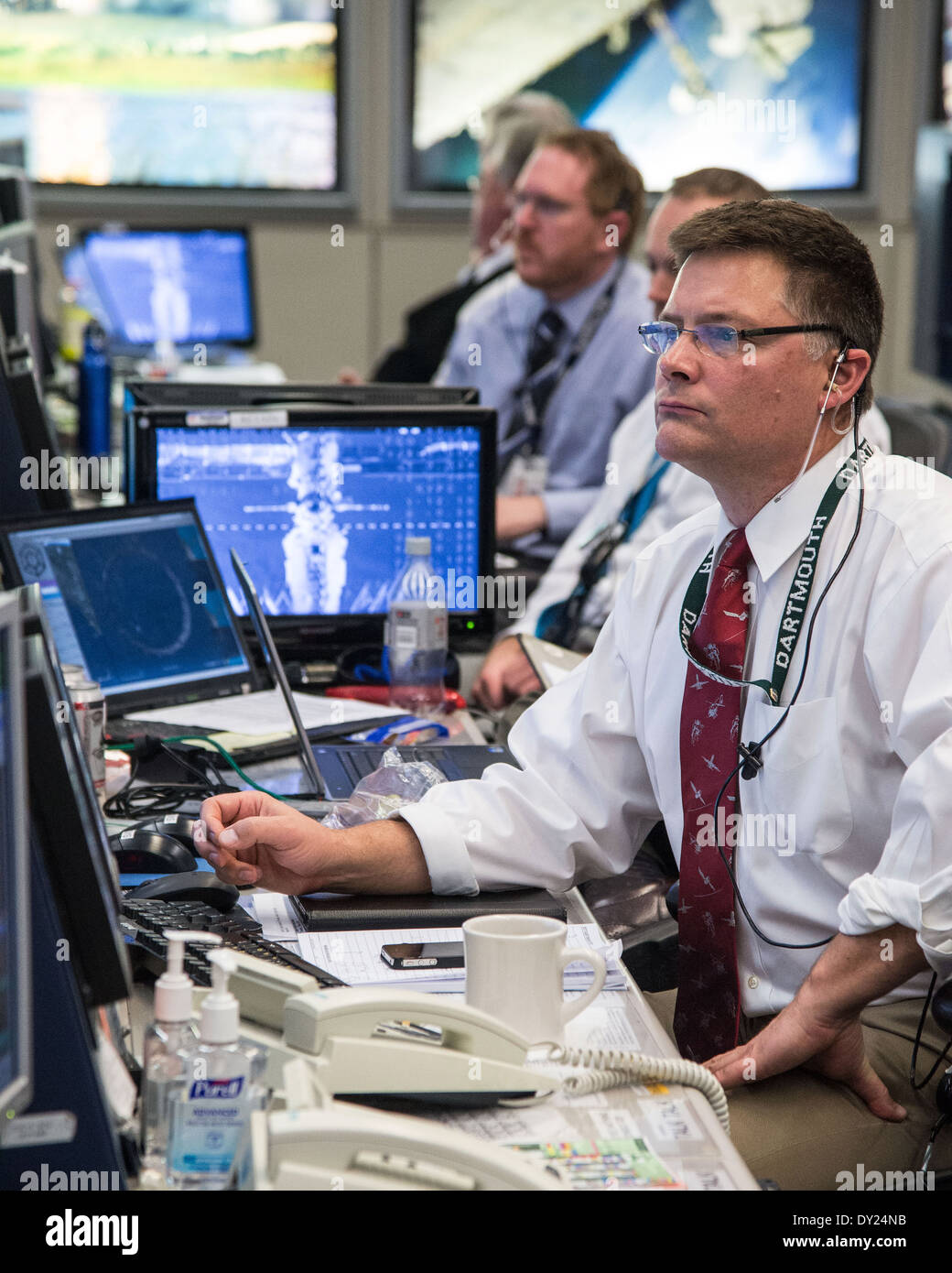 International Space Station Expedition 39 Flight Controllers watch the ...