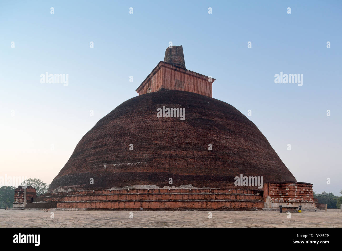 Jethawanaramaya stupa anuradhapura sri hi-res stock photography and ...