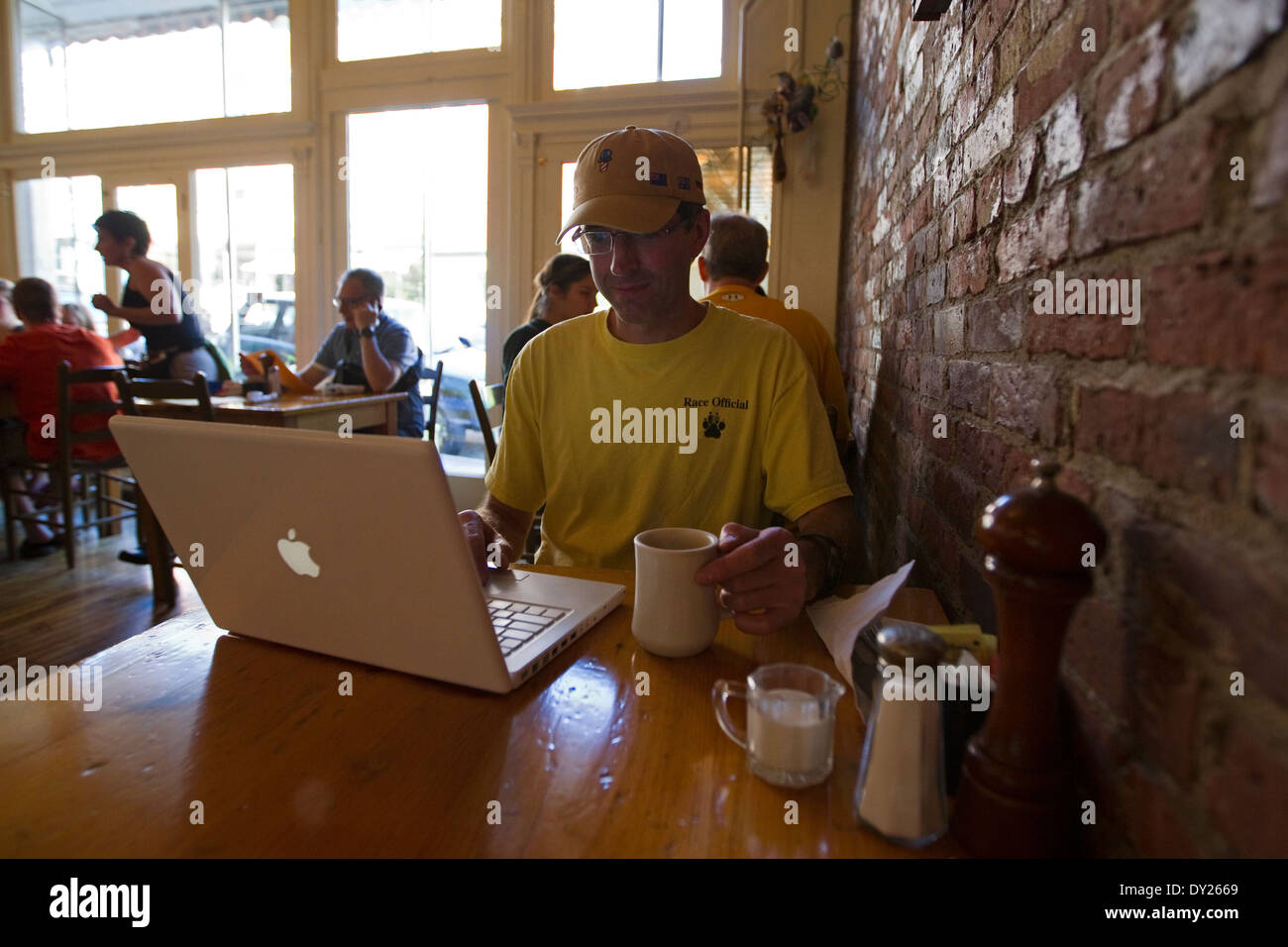 Computercafe hi-res stock photography and images - Alamy