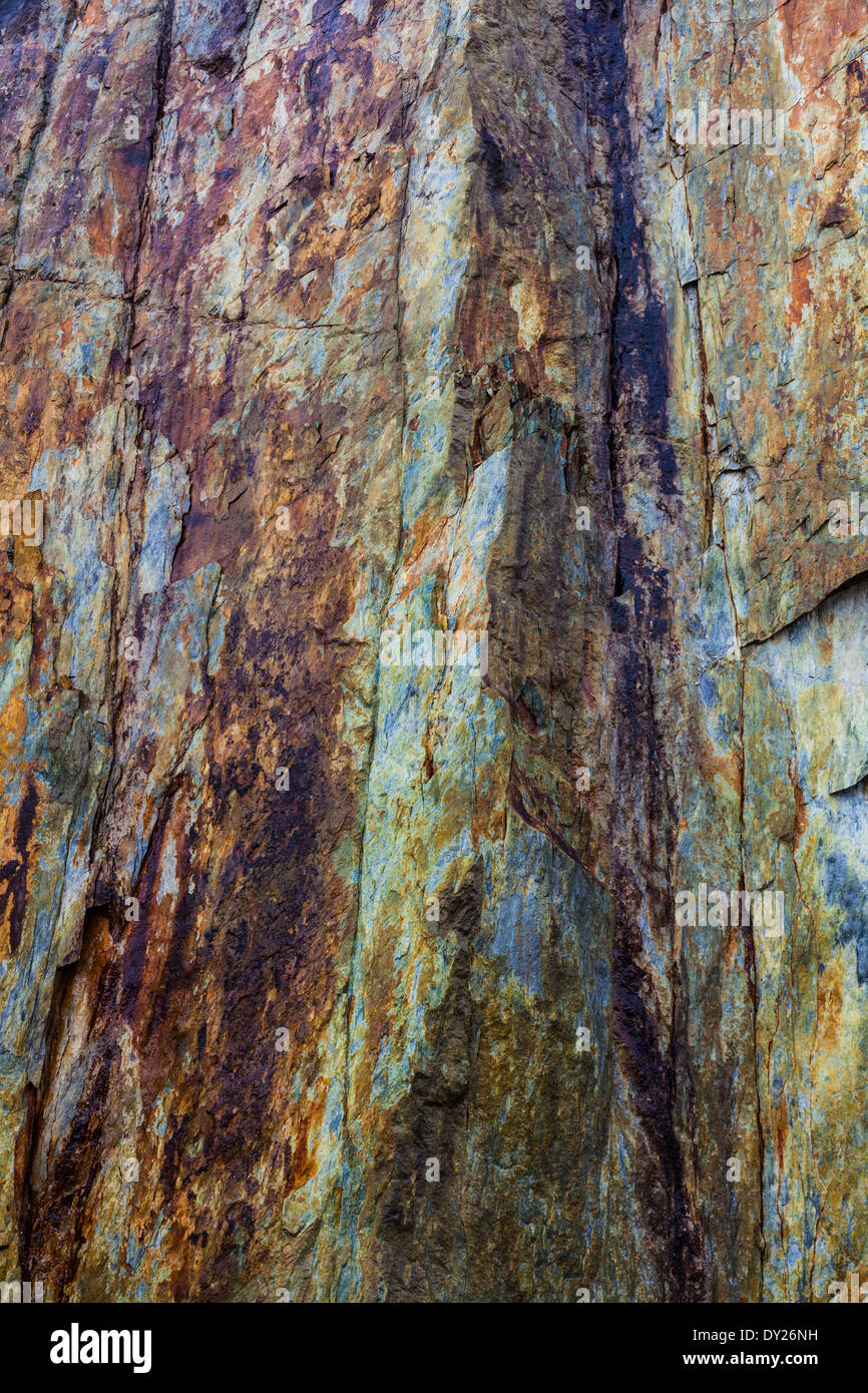 Wet rock texture hi-res stock photography and images - Alamy