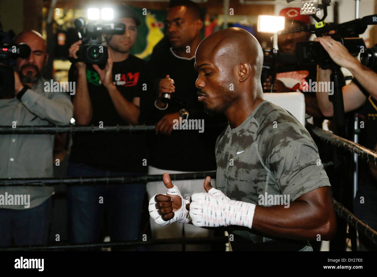 Hollywood, CA, USA. 3rd Apr, 2014. U.S. boxer Timothy Bradley works out ...