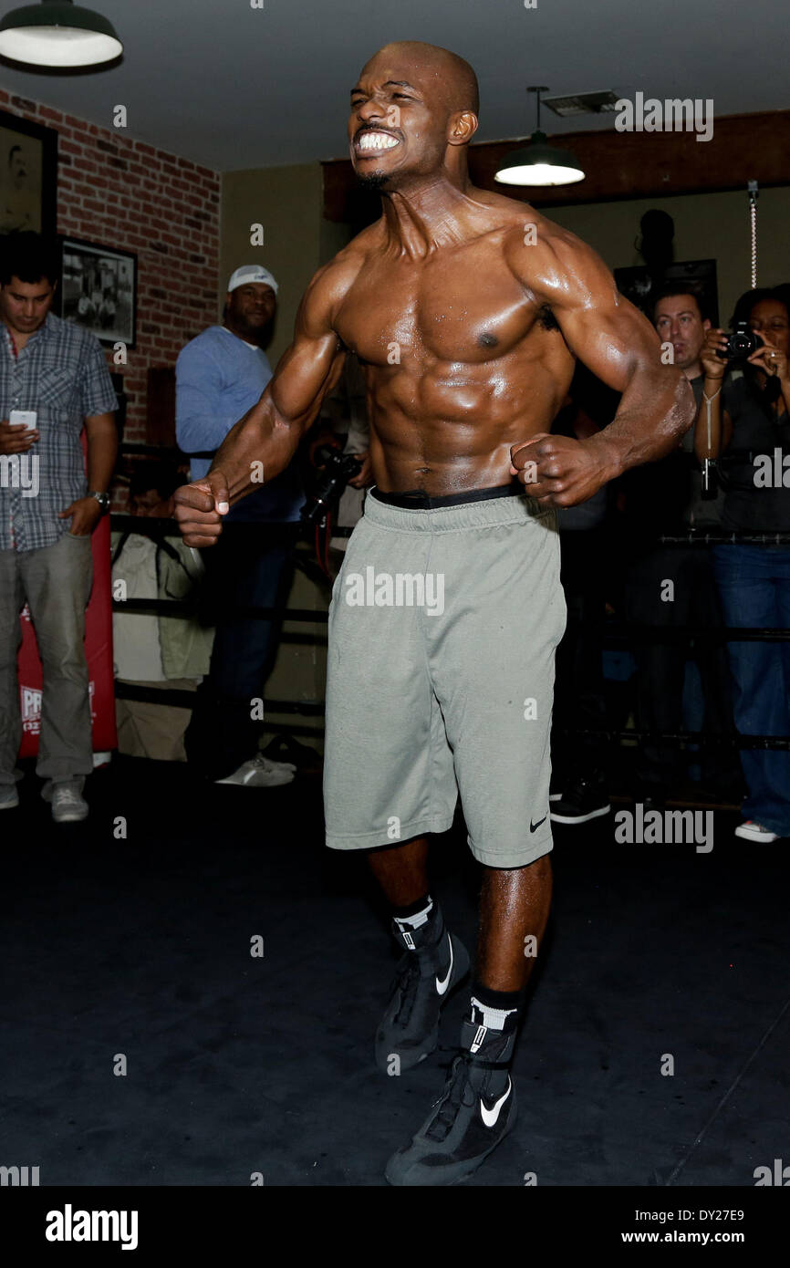 Hollywood, CA, USA. 3rd Apr, 2014. U.S. boxer Timothy Bradley poses for ...