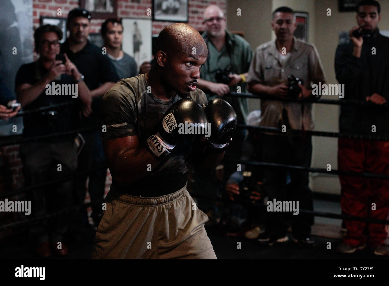 Hollywood, CA, USA. 3rd Apr, 2014. U.S. boxer Timothy Bradley works out ...