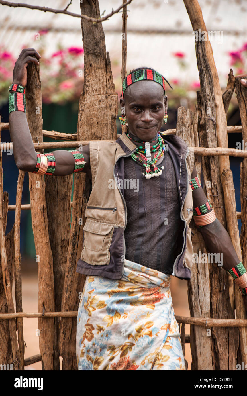 Hamer man in the Dimeka market in the Omo Valley, Ethiopia Stock Photo ...