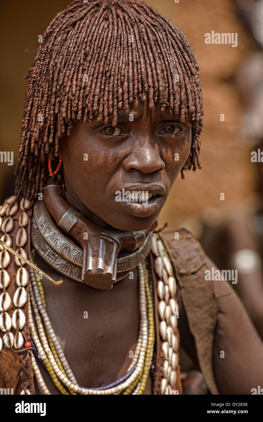 Hamer hamar turmi village woman hi-res stock photography and images - Alamy