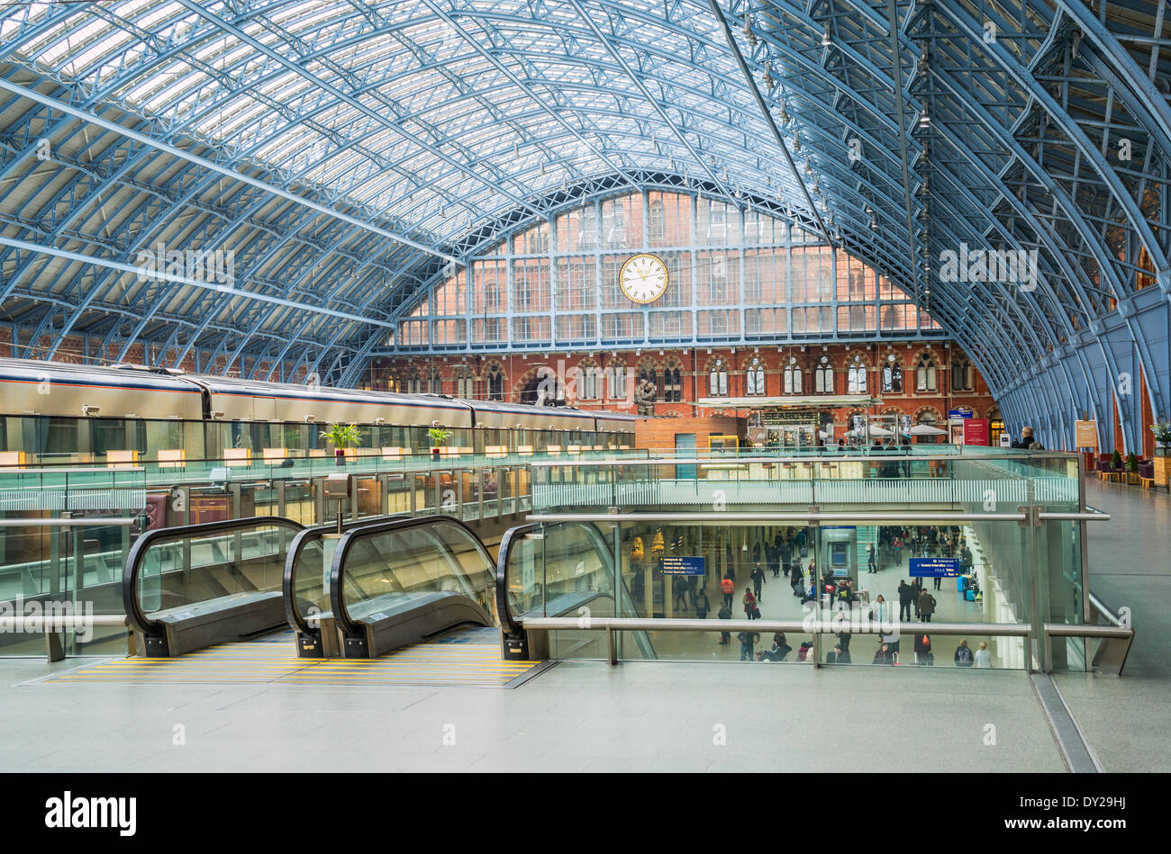 St Pancras International railway station Stock Photo - Alamy
