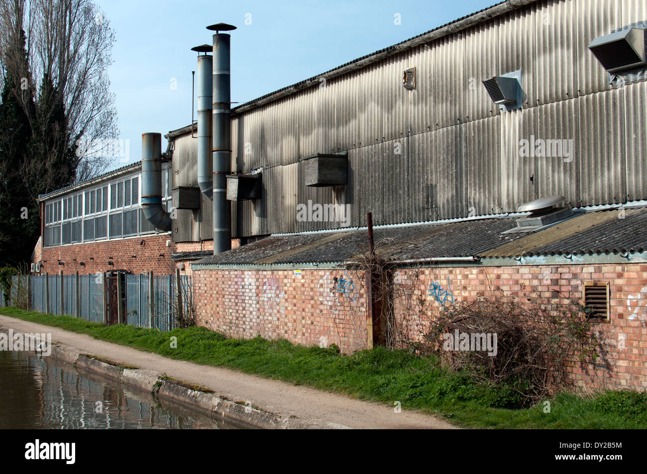 Uk factories hi-res stock photography and images - Alamy